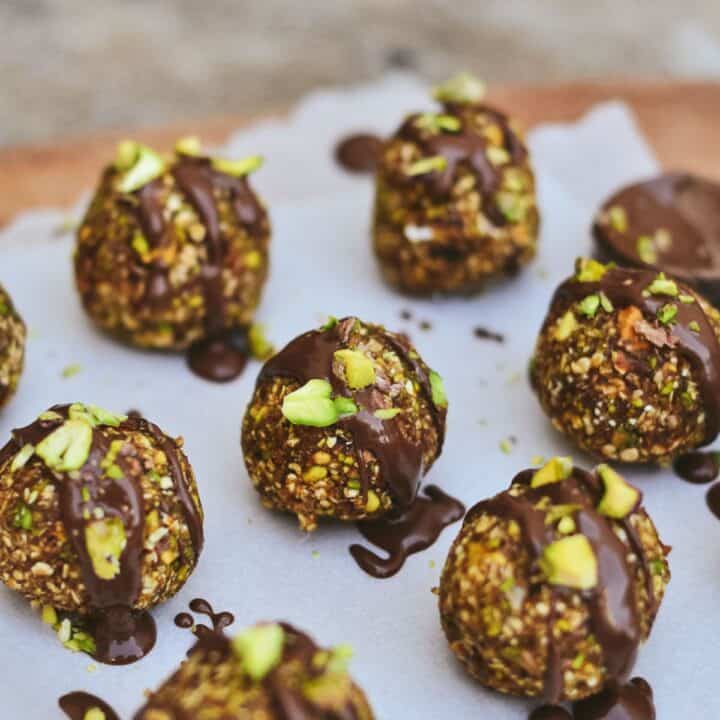 Pistachio Date Balls (3 ingredients) - Beside the Mountain