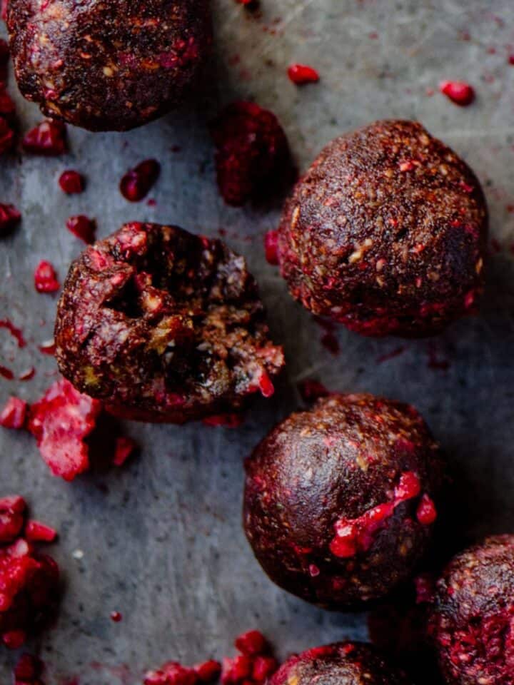 Chewy Granola Bars with Dates - Beside the Mountain